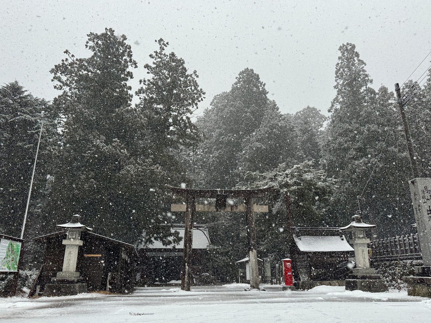Yukidaruma: The Japanese Art of Always Building Snowmen With Two Balls ...